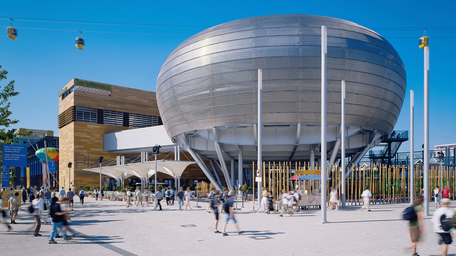 Planet m - Eine Reise durch die Geschichte der Medien | NeoNext